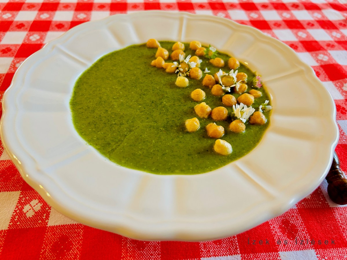 Csalánleves rozskenyérrel